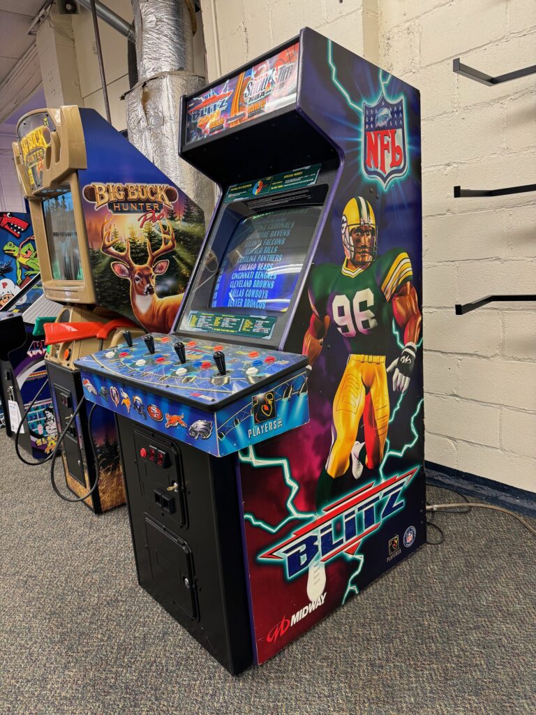 NFL Blitz 2000 Gold Edition - Amusements Plus